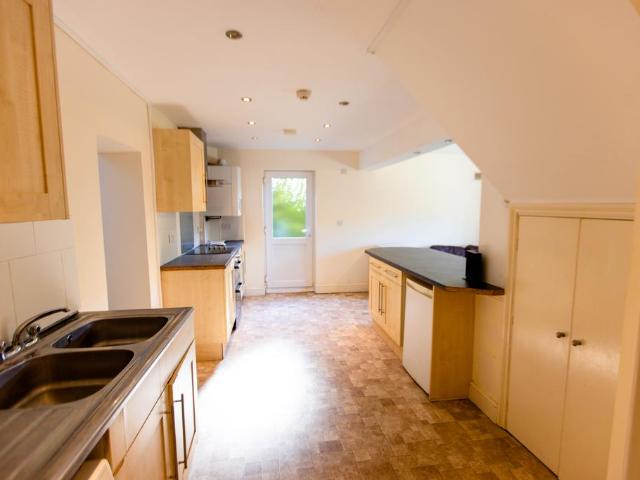 7 bedroom semi detached house to rent