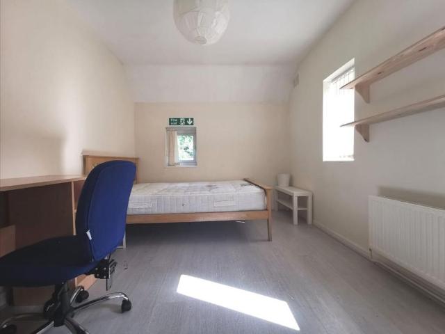 7 bedroom semi detached house to rent