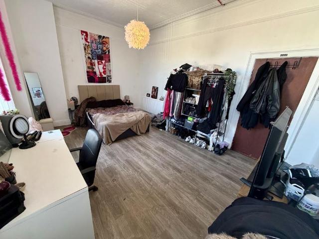 7 bedroom semi detached house to rent