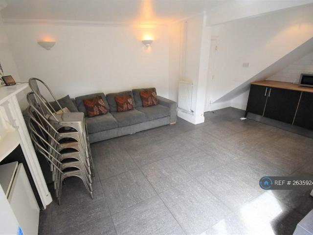 7 bedroom semi detached house to rent