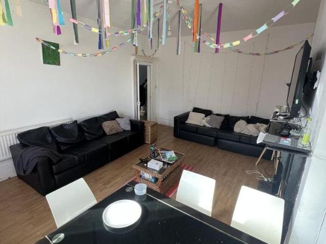7 bedroom semi detached house to rent