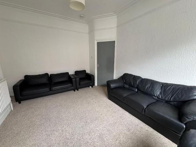 7 bedroom semi detached house to rent