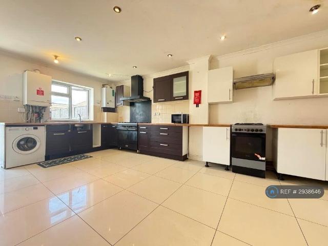 7 bedroom semi detached house to rent