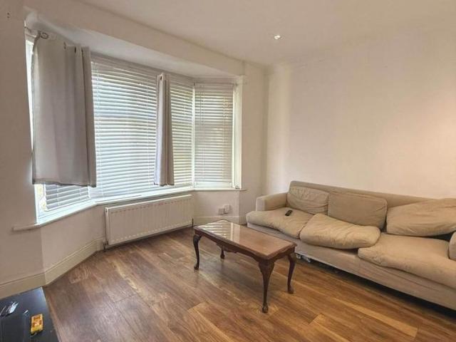 7 bedroom semi detached house to rent