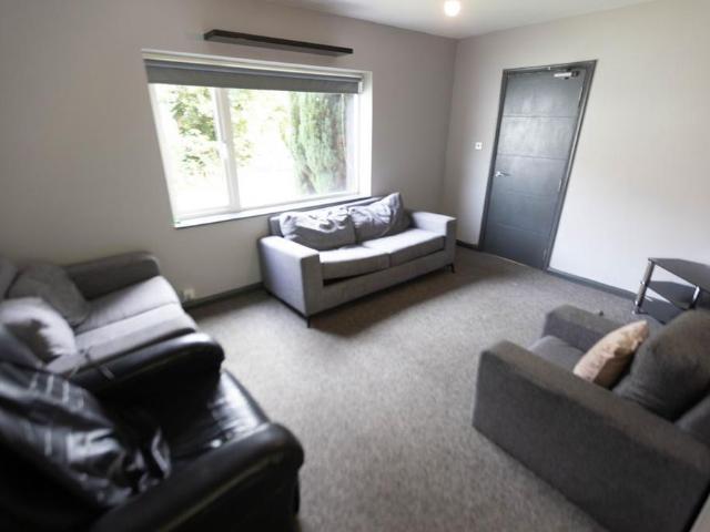 7 bedroom semi detached house to rent