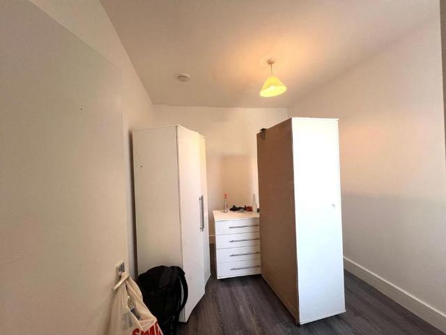 7 bedroom semi detached house to rent