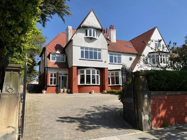 7 bedroom semi detached house for sale