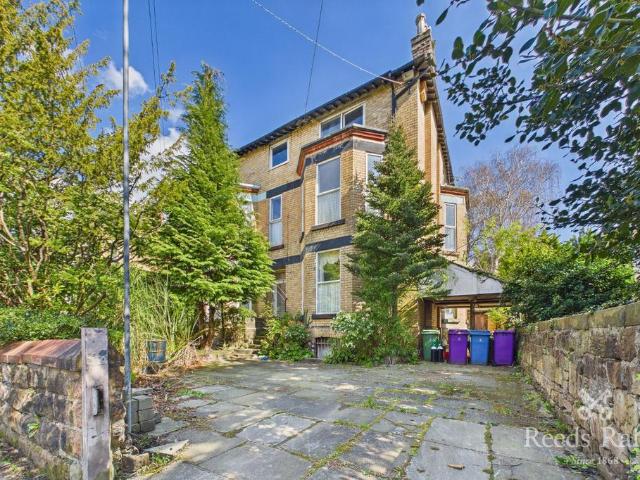 7 bedroom semi detached house for sale