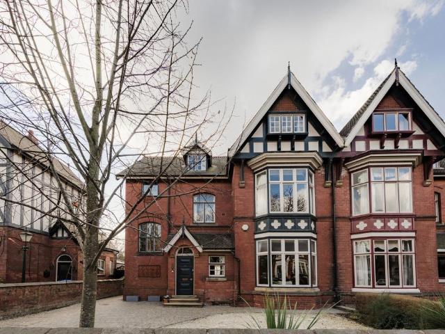 7 bedroom semi detached house for sale