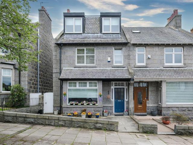 5 bedroom semi detached house for sale