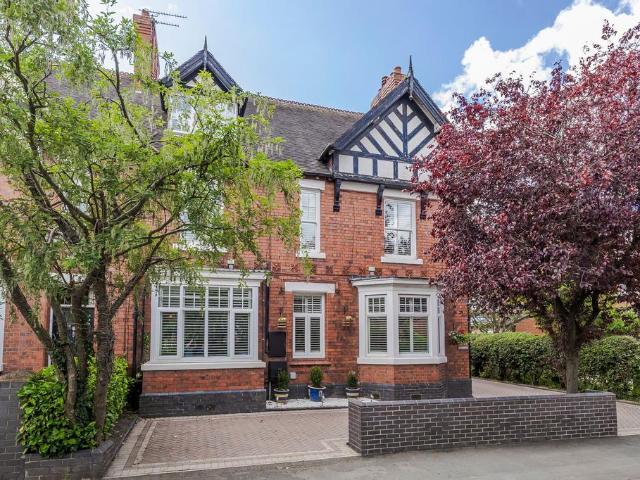 7 bedroom semi detached house for sale