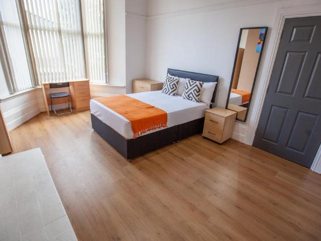 7 bedroom semi detached house for sale