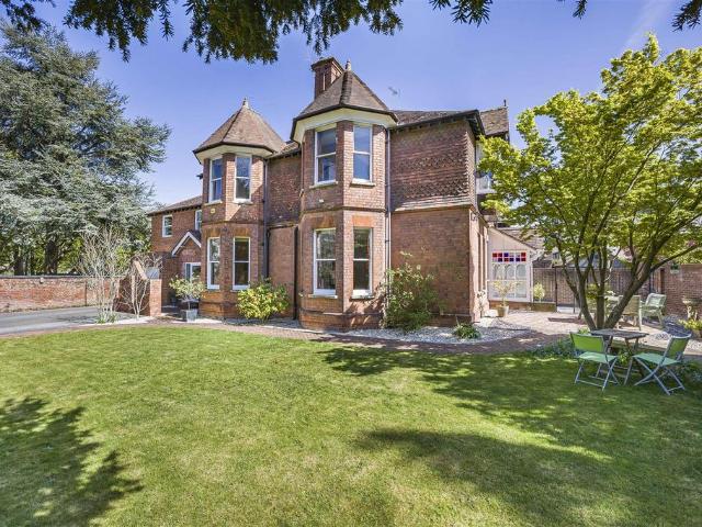 7 bedroom semi detached house for sale