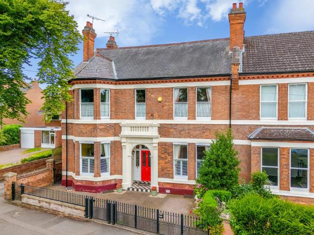 5 bedroom semi detached house for sale