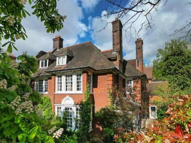 7 Bedroom Semi detached House For Sale In London