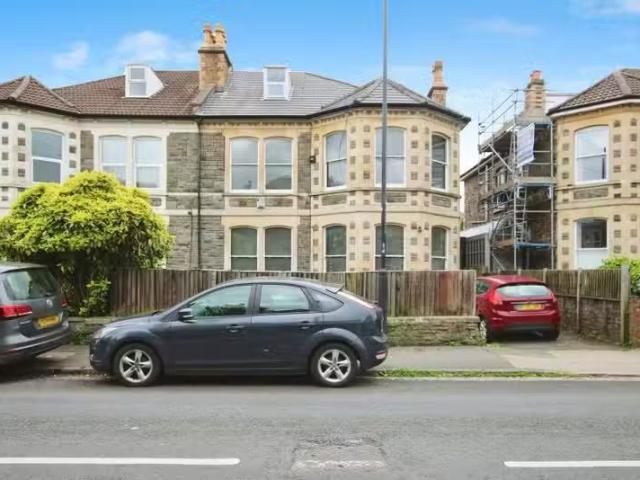7 bedroom semi detached house for rent in Chesterfield Road.