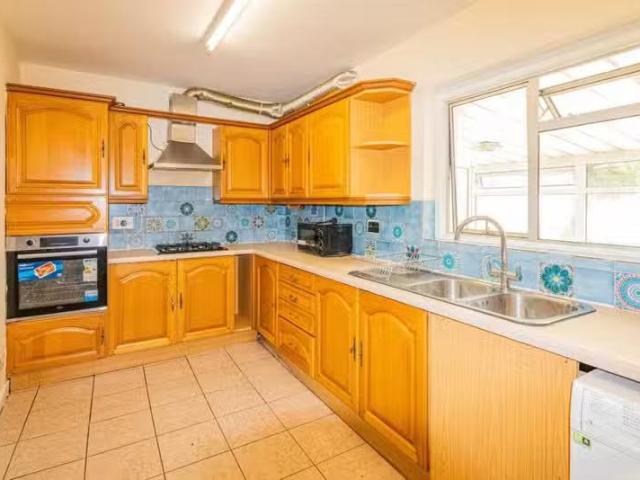 7 bedroom semi detached house for rent in Lockleaze Road, Horf.