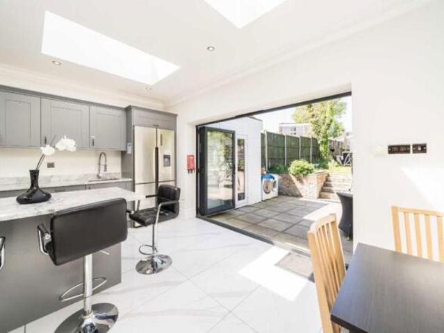7 bedroom semi detached house for rent in Northstead Road, Brixton, SW2