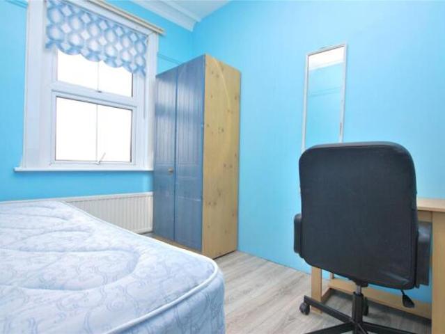6 bedroom semi detached house for rent in Recreation Road, Guildford, Surrey, GU1