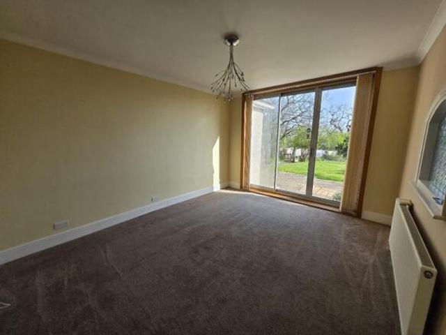 7 bedroom semi detached house for rent in Slades Hill, London, EN2