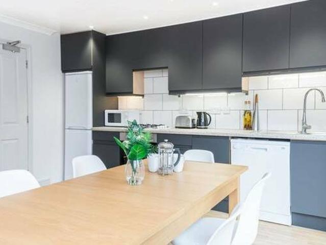 7 bedroom semidetached house for rent in Blackwell Avenue Park Barn Guildford GU2