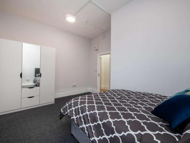 7 Bedroom Shared Living/roommate London London 101096182