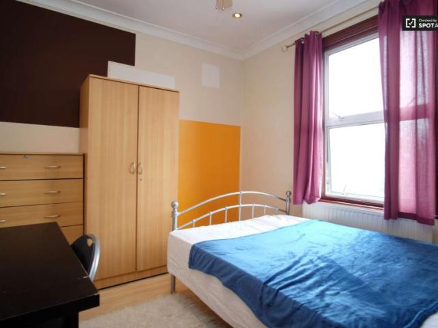 7 Bedroom Shared Living/roommate London London 101837466