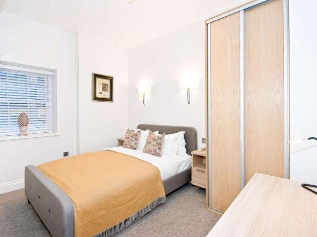 7 Bedroom Shared Living/roommate London London 101854299