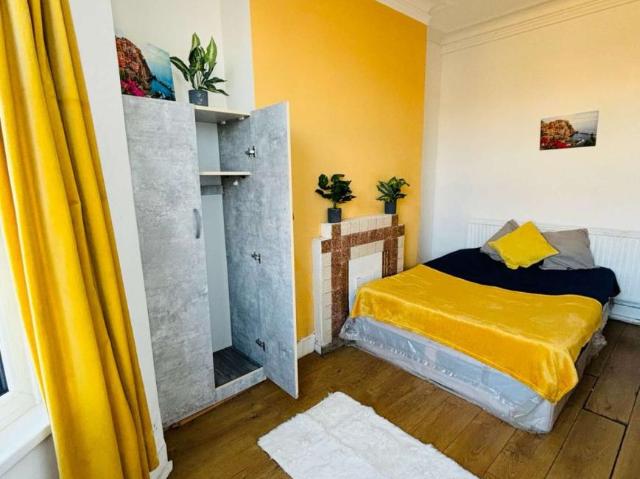 7 Bedroom Shared Living/roommate London London 102055963