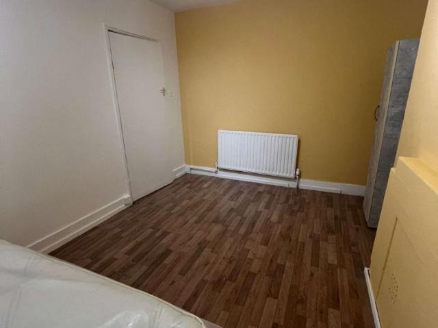 7 Bedroom Shared Living/roommate London London 102056198