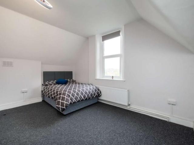 7 Bedroom Shared Living/roommate London London 102250749