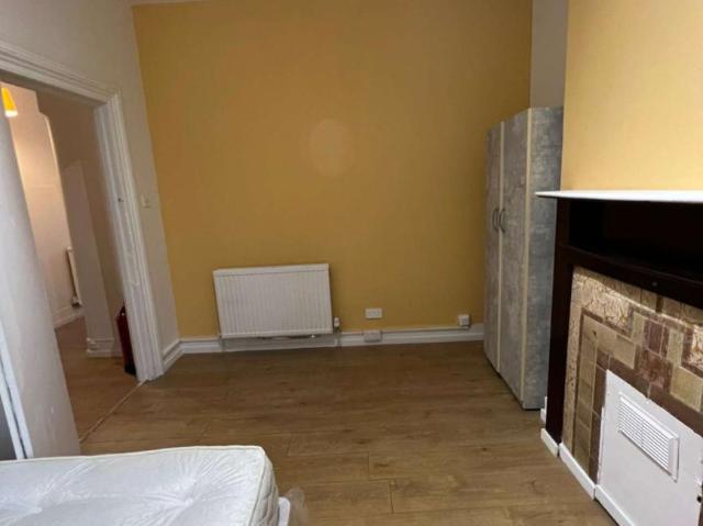 7 Bedroom Shared Living/roommate London London 102797050