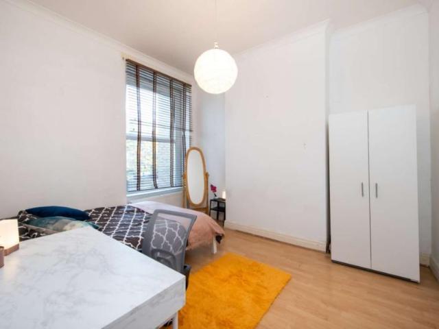 7 Bedroom Shared Living/roommate London London 103697022