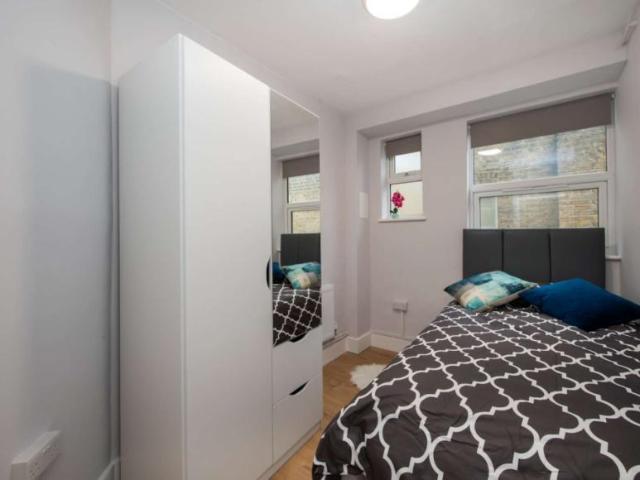 7 Bedroom Shared Living/roommate London London 103697258