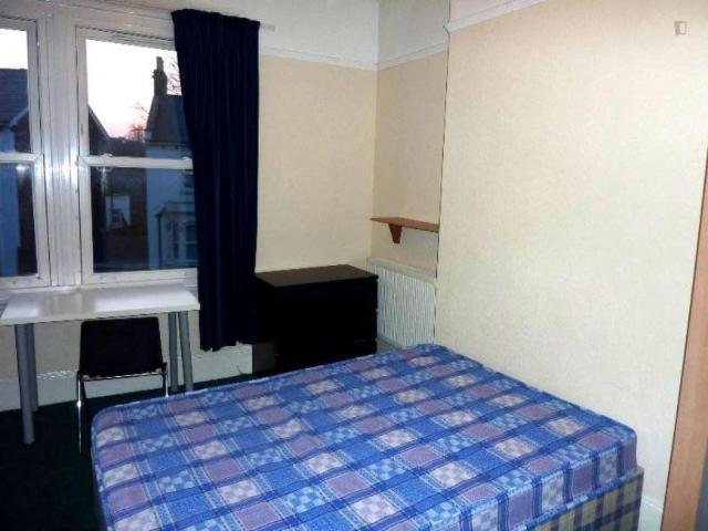 7 Bedroom Shared Living/roommate London London 90559459