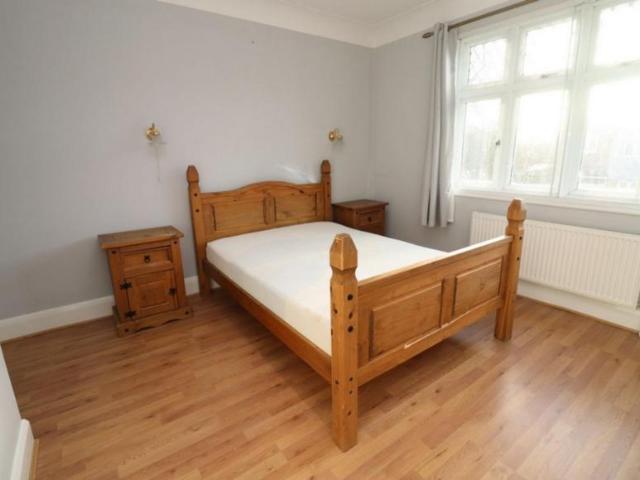 7 Bedroom Shared Living/roommate London London 90559544