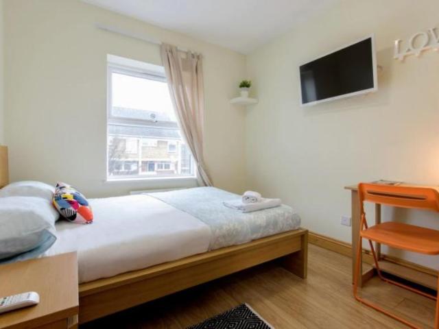 7 Bedroom Shared Living/roommate London London 90559810