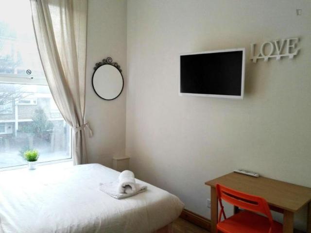 7 Bedroom Shared Living/roommate London London 90559812