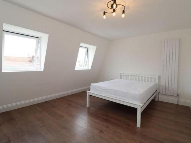 7 Bedroom Shared Living/roommate London London 90560444