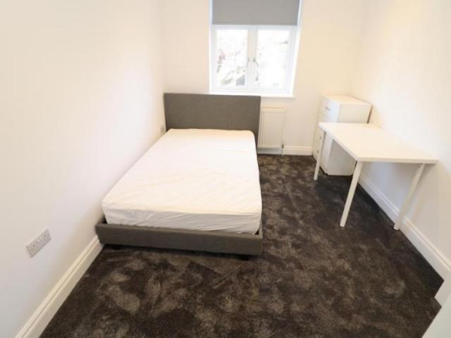 7 Bedroom Shared Living/roommate London London 90561910