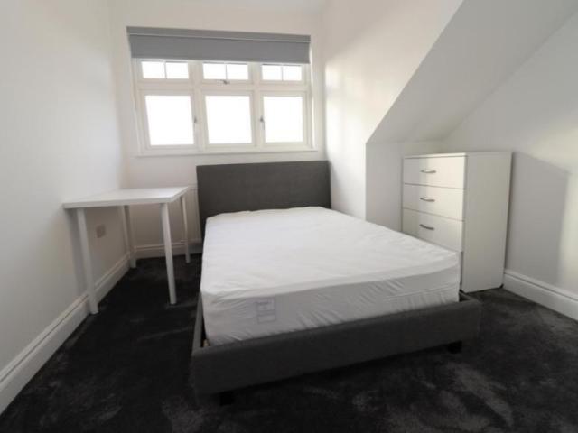 7 Bedroom Shared Living/roommate London London 90561911