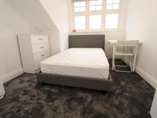 7 Bedroom Shared Living/roommate London London 90561925