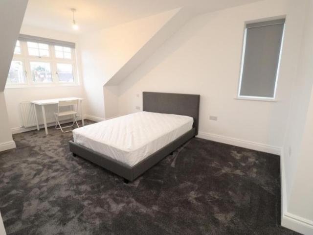 7 Bedroom Shared Living/roommate London London 90561939