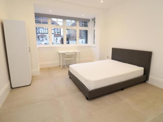 7 Bedroom Shared Living/roommate London London 90561943