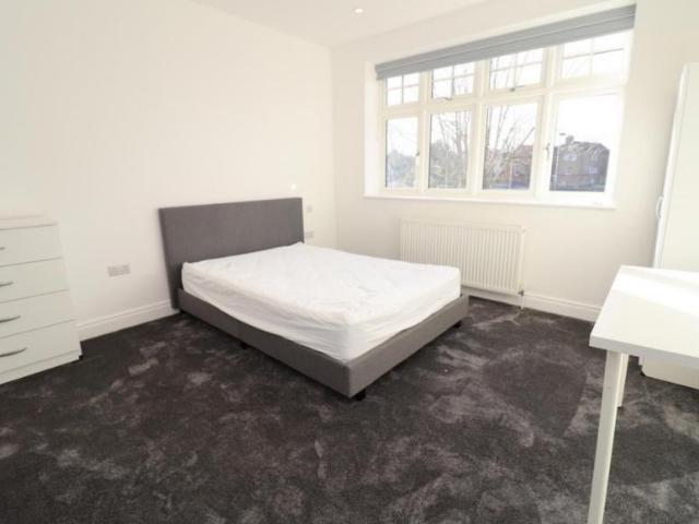 7 Bedroom Shared Living/roommate London London 90561945
