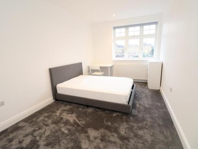 7 Bedroom Shared Living/roommate London London 90561953