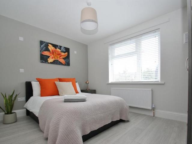 7 Bedroom Shared Living/roommate London London 90562437