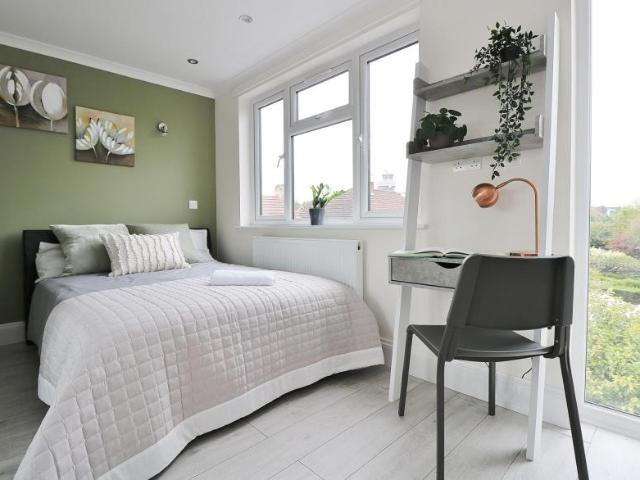 7 Bedroom Shared Living/roommate London London 90562455