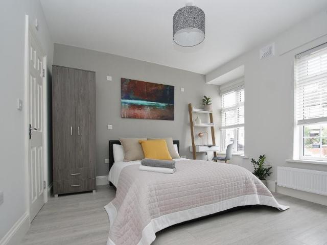 7 Bedroom Shared Living/roommate London London 90562456