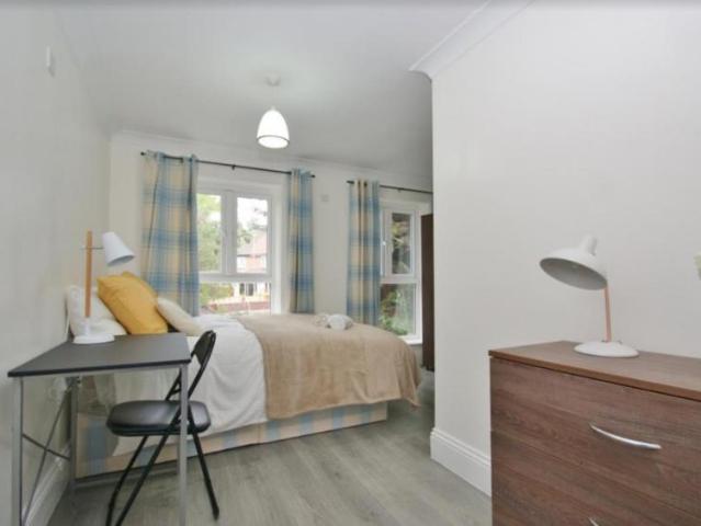 7 Bedroom Shared Living/roommate London London 90562540